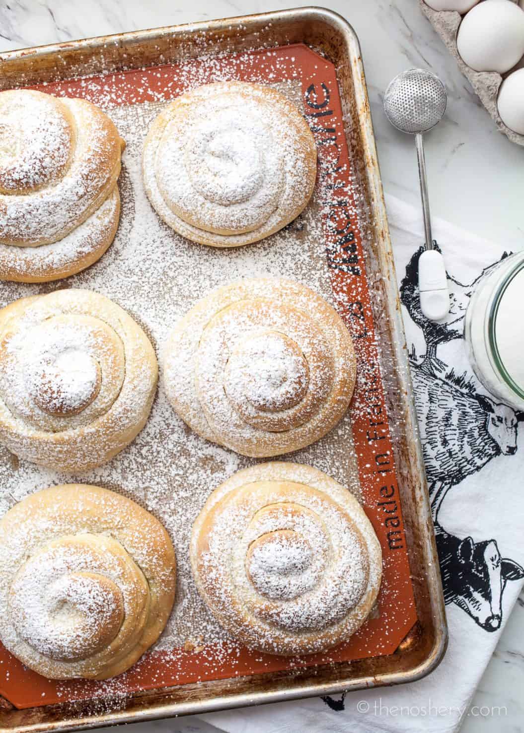 Mallorca Bread: Puerto Rican Sweet Bread Rolls (Pan De Mallorca)