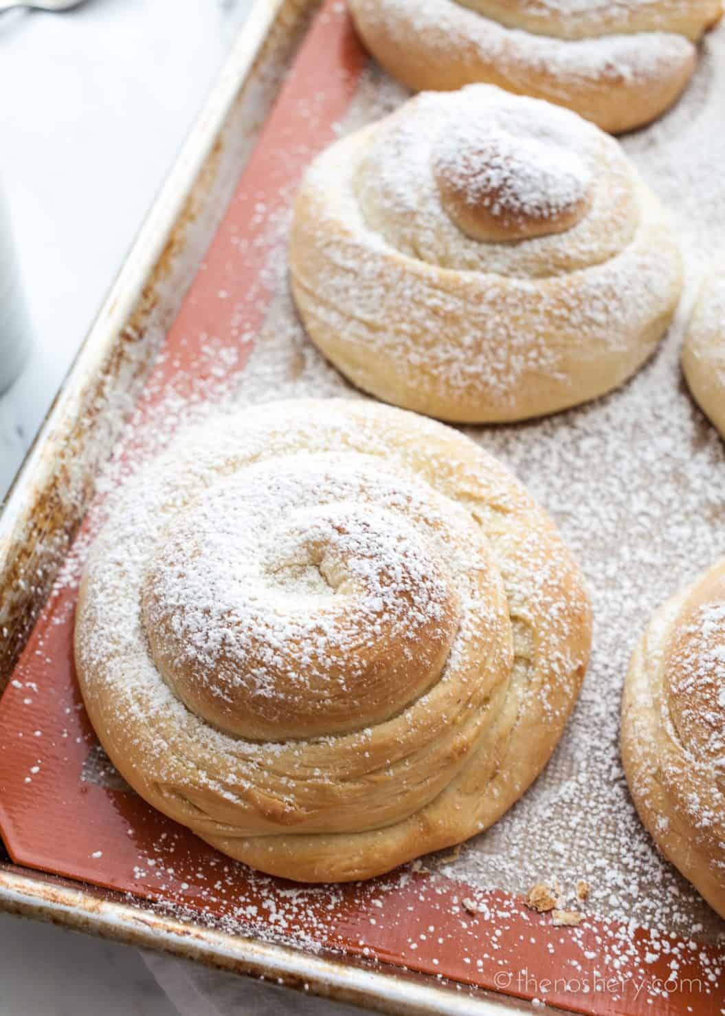 Mallorca Bread: Puerto Rican Sweet Bread Rolls (Pan De Mallorca)