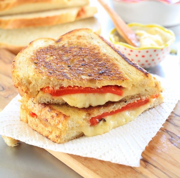 Perfectly Crispy Pimento Grilled Cheese | The Noshery