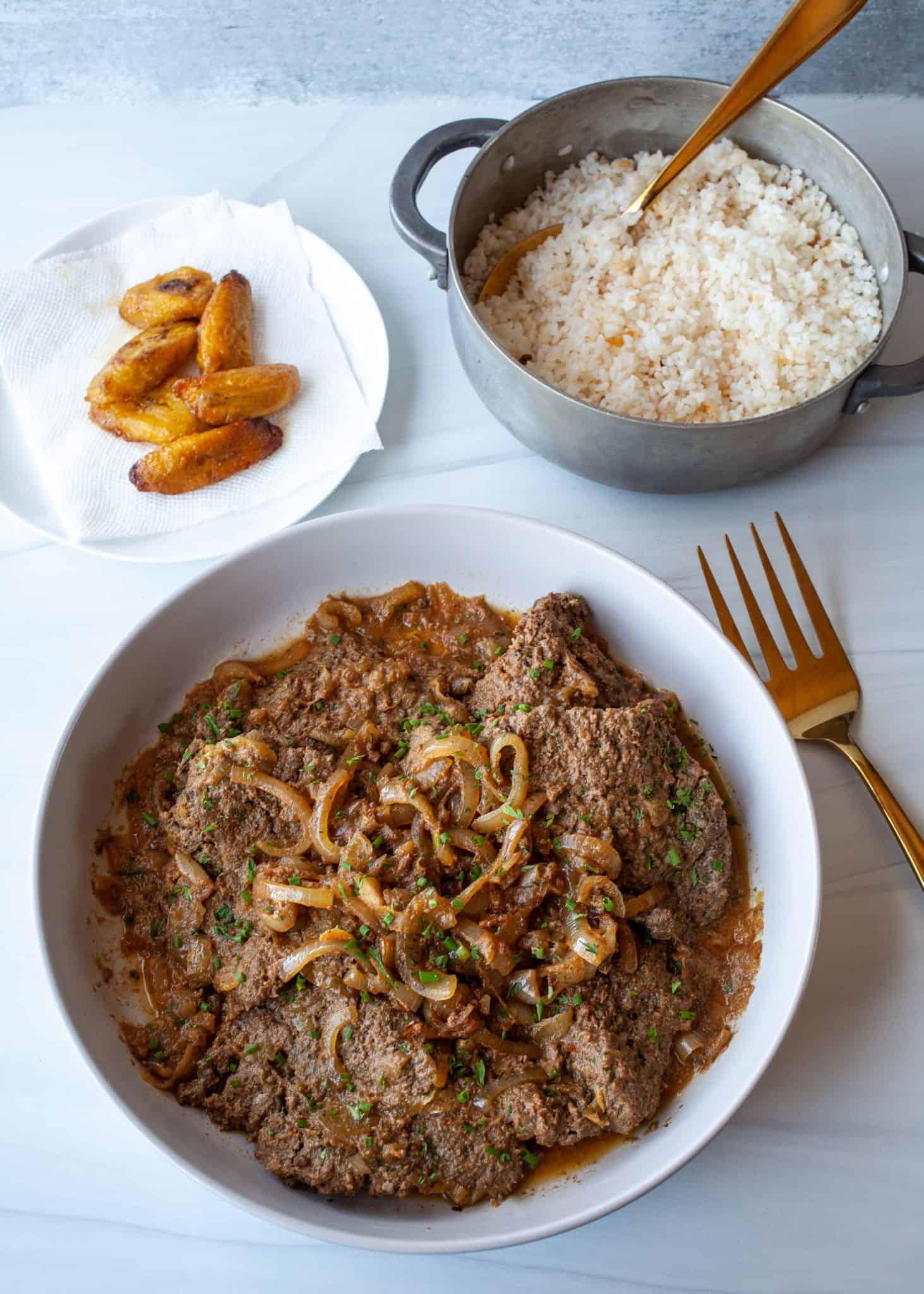 Bistec Encebollado (Puerto Rican Steak and Onions) - The Noshery